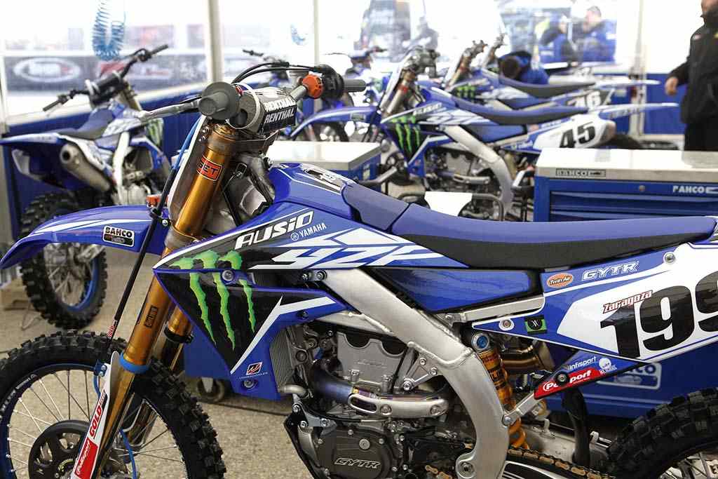 YAMAHA AUSIÓ, CON 6 PILOTOS EN EL SX DE BARCELONA - MX1Onboard.com