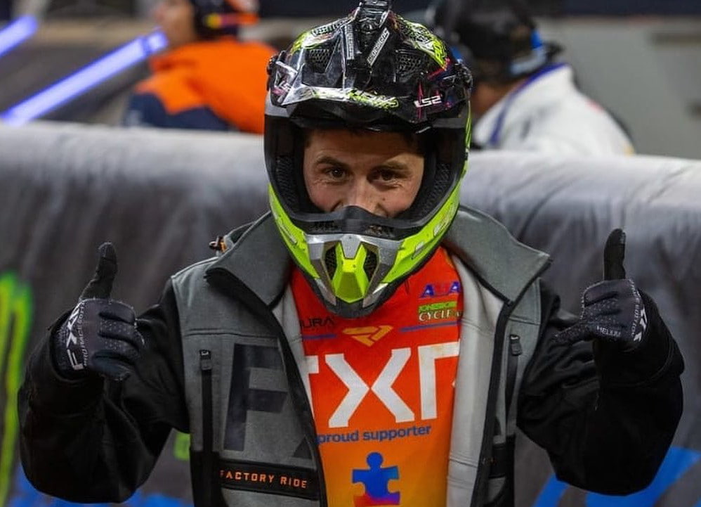 El Supercross de Indianápolis, desde dentro con Joan Cros -vídeo-