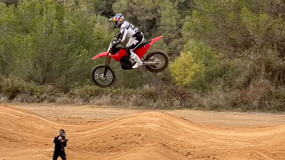 Ken Roczen rodando con la Stark VARG en Barcelona -vídeo- MX1Onboard.com