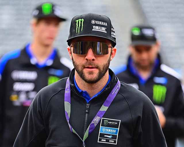 Eli Tomac genera preocupación tras caída en los cronos de East ...