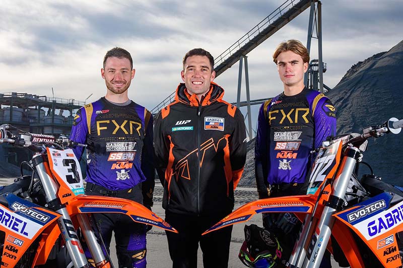 ¡El SS24 de Shaun Simpson se expande, incorpora a Cas Valk y a un ...