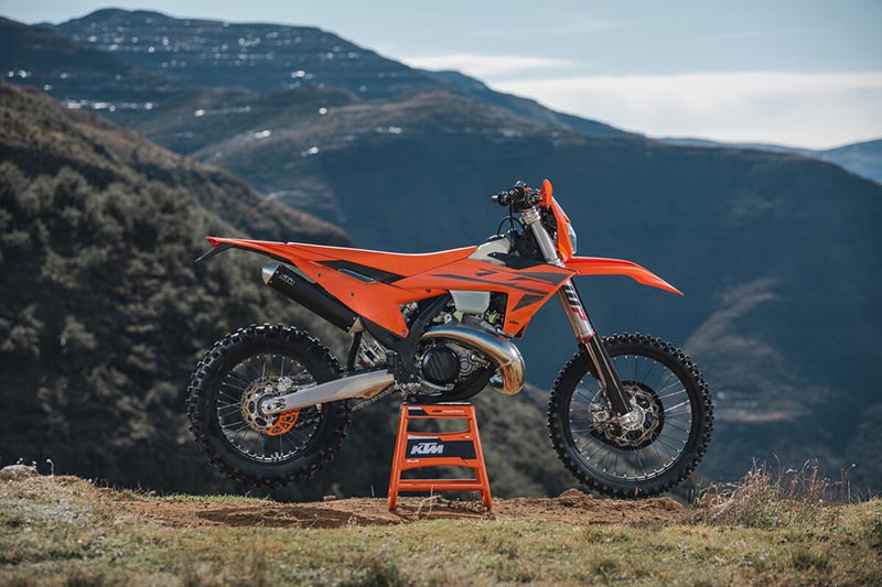 KTM consolida la revolución de su gama de enduro con los modelos EXC ...