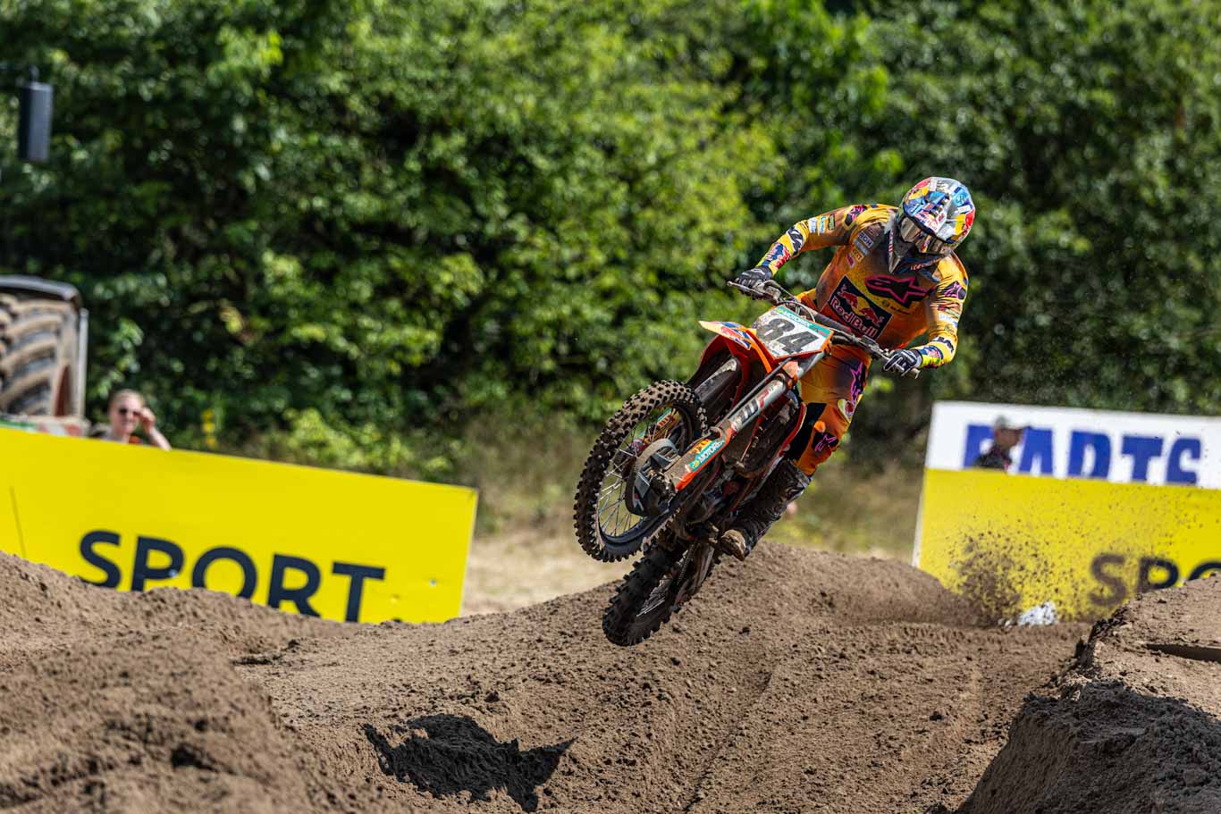 Jeffrey Herlings rules the sand in the MXGP of Flanders - Lommel ...