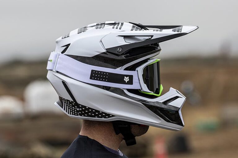 Fox V3 RS, analizamos a fondo el casco insignia de Fox Racing ...