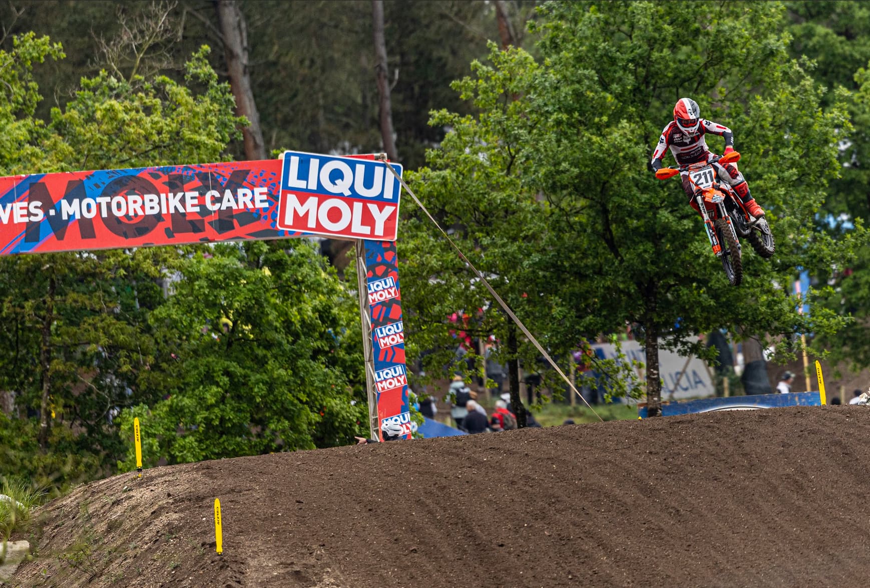 Revive el MXGP de España 2025 en Lugo con este Behind the Gate -vídeo ...