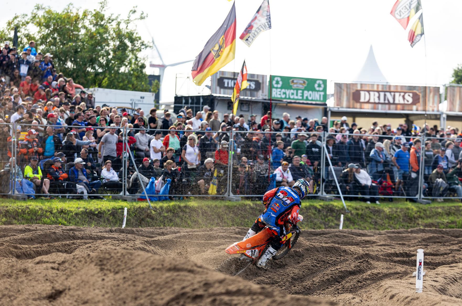 Caídas y batallas en el MXGP de Lommel 2025 -vídeos- MX1Onboard.com